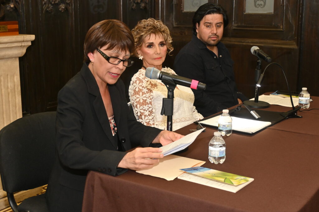 Presentan poemario de Rosa María Hernández Ochoa en Torreón - El Despertar